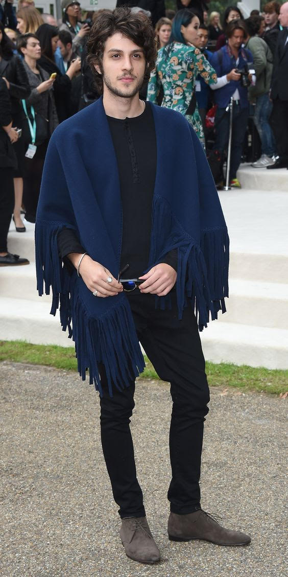 Look masculino com poncho, você usaria? - FURO31